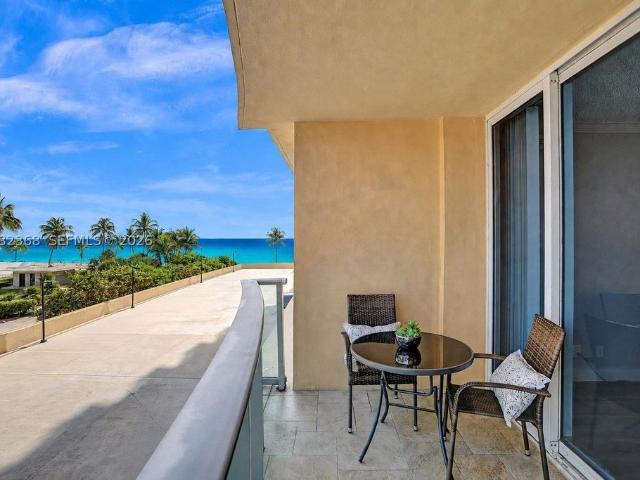 Luxury apartment complex for rent in Hollywood, United States