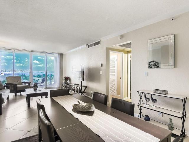 Luxury apartment complex for rent in Hollywood, United States