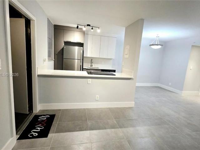 Luxury apartment complex for rent in Hollywood, United States