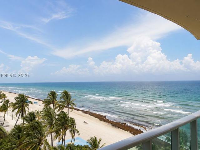 Luxury apartment complex for rent in Hollywood, United States