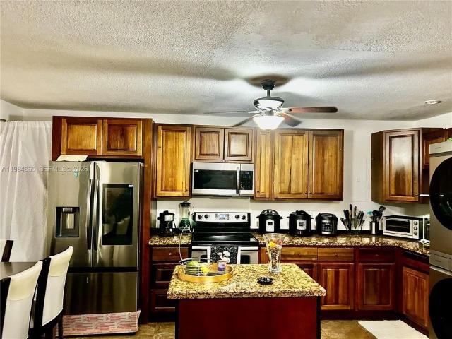 Luxury apartment complex for rent in Hollywood, United States