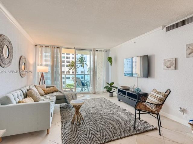 Luxury apartment complex for rent in Hollywood, United States