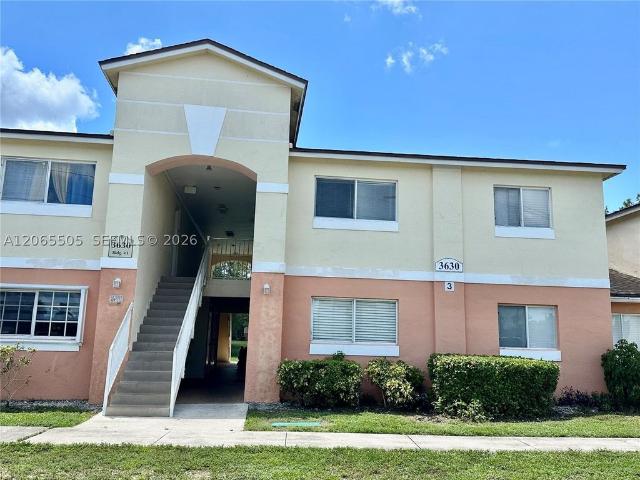 Luxury apartment complex for rent in Hollywood, United States