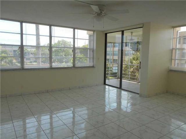 Luxury apartment complex for rent in Hollywood, United States