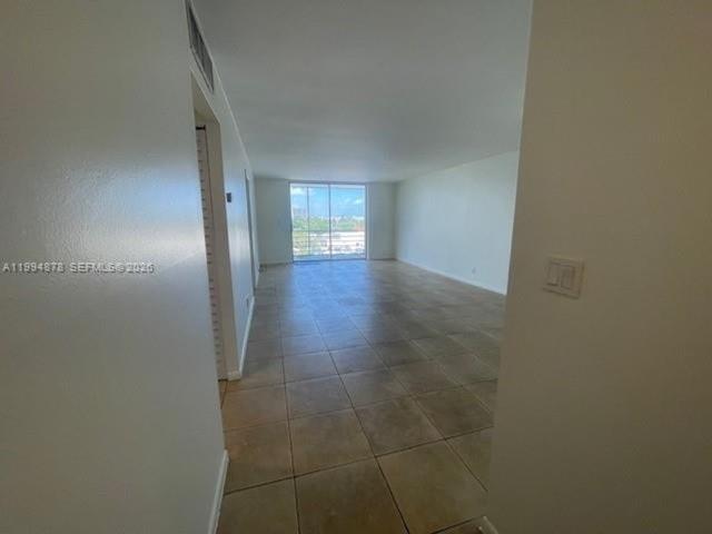 Luxury apartment complex for rent in Hollywood, United States