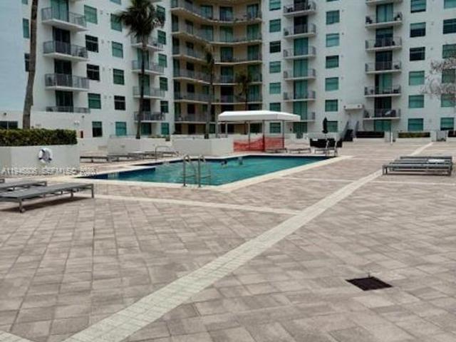 Luxury apartment complex for rent in Hollywood, United States