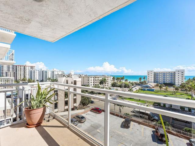 Luxury apartment complex for rent in Hollywood, United States