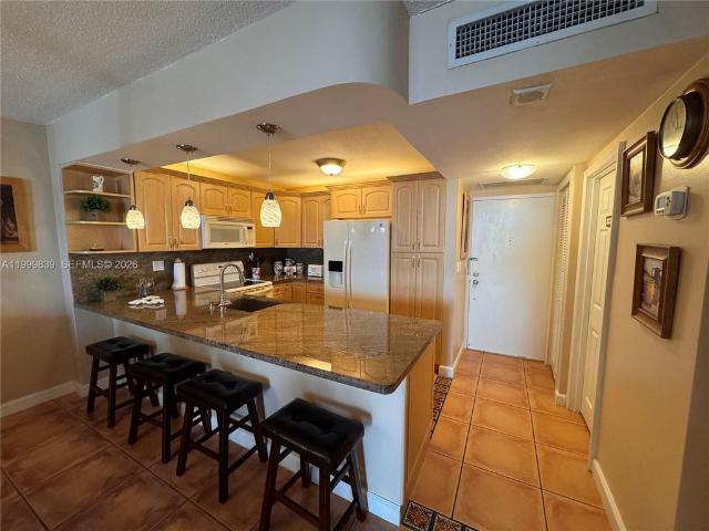 Luxury apartment complex for rent in Hollywood, United States