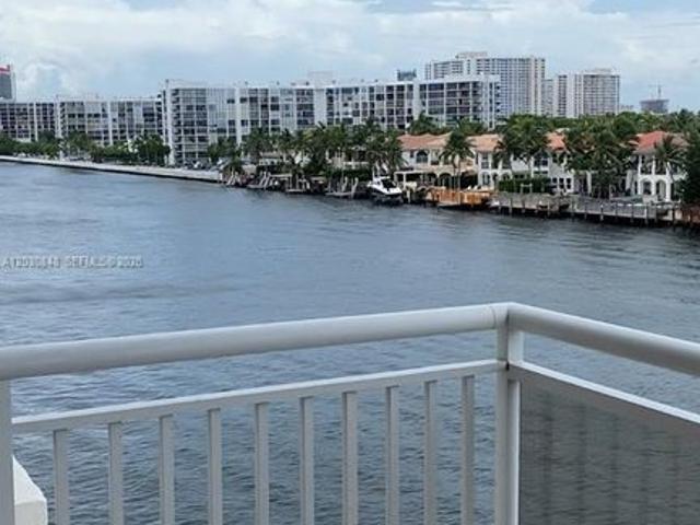 Luxury apartment complex for rent in Hollywood, United States