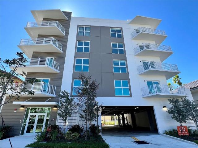 Luxury apartment complex for rent in Hollywood, United States