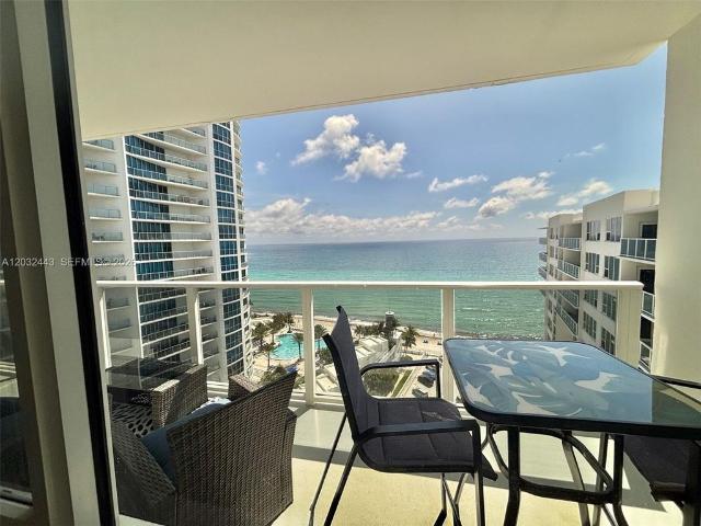 Luxury apartment complex for rent in Hollywood, United States