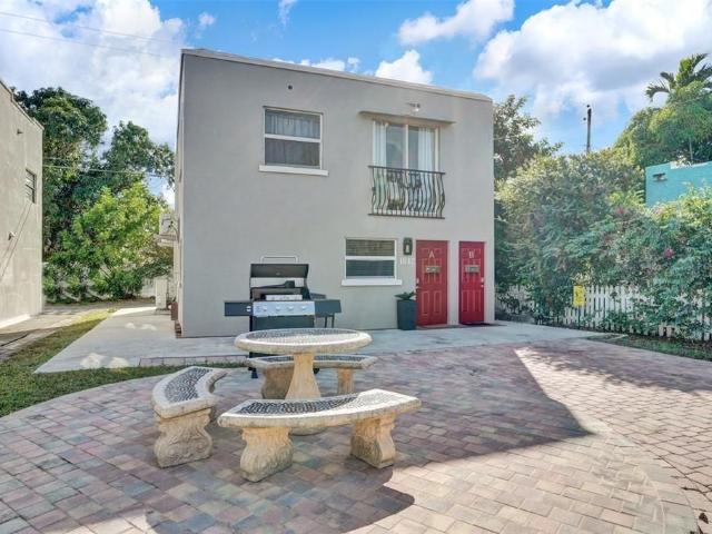 Luxury apartment complex for rent in Hollywood, United States