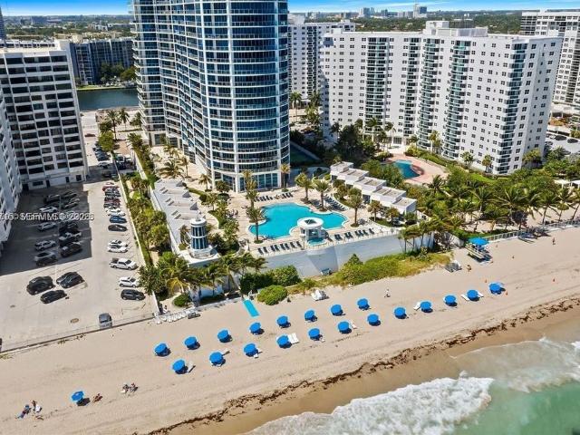 Luxury apartment complex for rent in Hollywood, United States