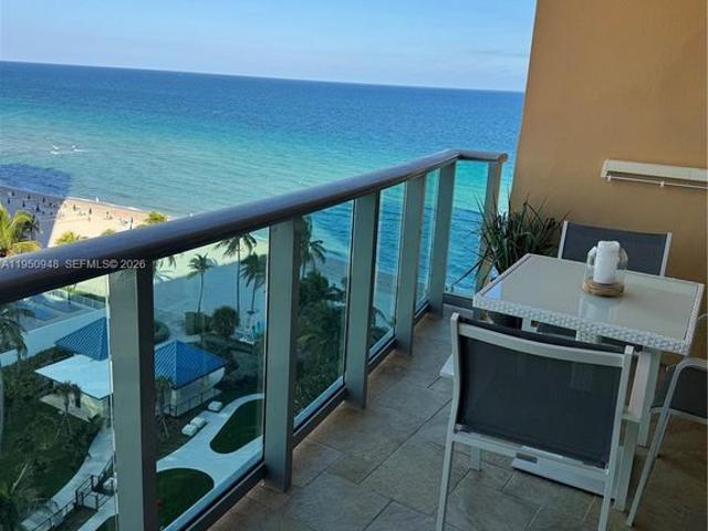 Luxury apartment complex for rent in Hollywood, United States