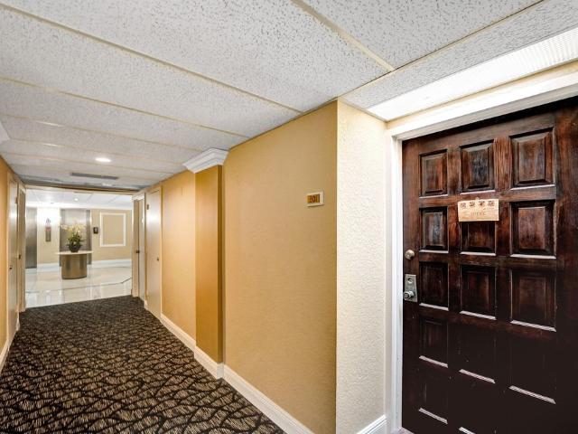 Luxury apartment complex for rent in Hollywood, United States