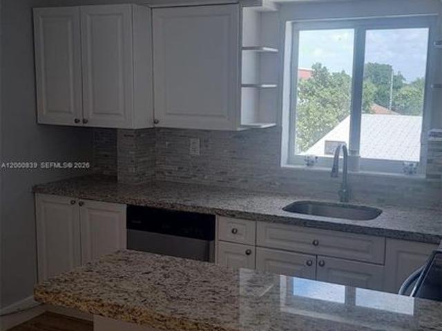 Luxury apartment complex for rent in Hollywood, United States