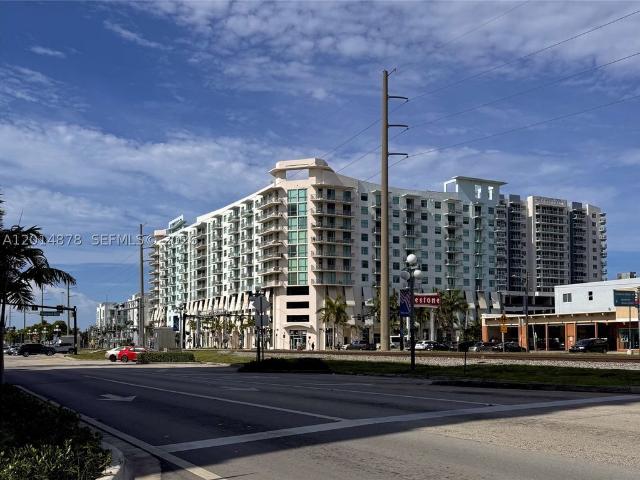 Luxury apartment complex for rent in Hollywood, United States