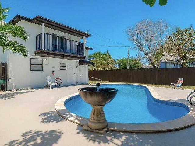Luxury apartment complex for rent in Hollywood, United States