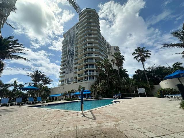 Luxury apartment complex for rent in Hollywood, United States