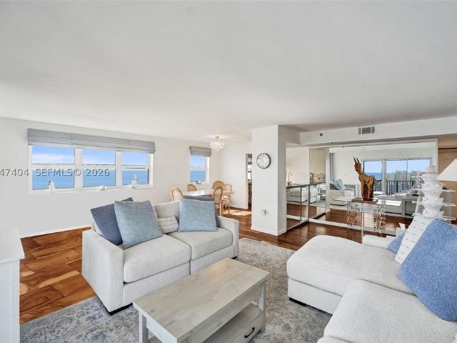Luxury apartment complex for rent in Hollywood, United States