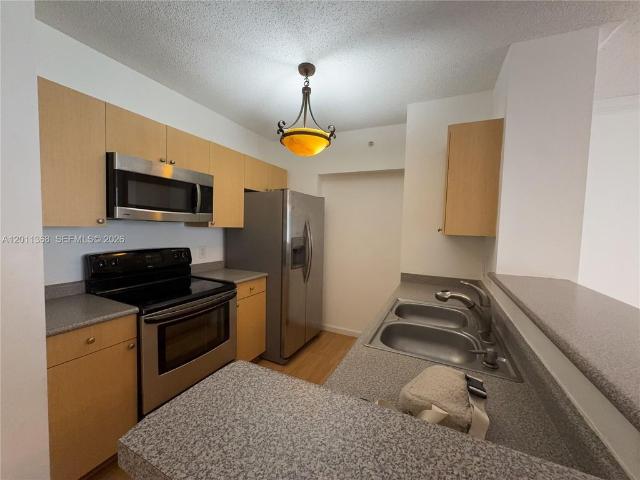 Luxury apartment complex for rent in Hollywood, United States
