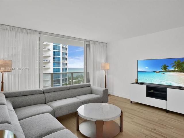 Luxury apartment complex for rent in Hollywood, United States