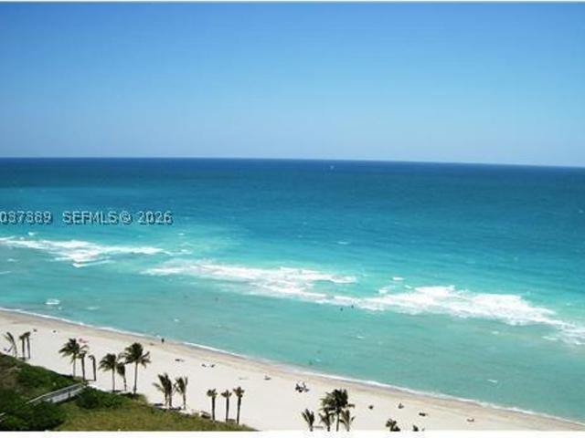 Luxury apartment complex for rent in Hollywood, United States