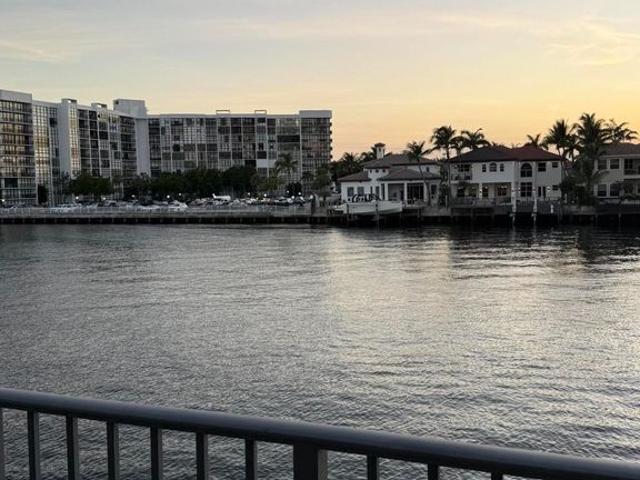 Luxury apartment complex for rent in Hollywood, United States
