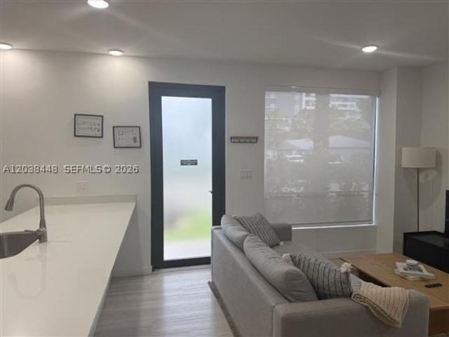 Luxury apartment complex for rent in Hollywood, United States