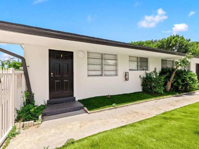 Luxury apartment complex for rent in Hollywood, United States