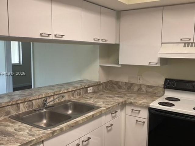 Luxury apartment complex for rent in Hollywood, United States