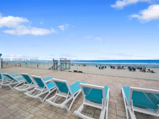 Luxury apartment complex for rent in Hollywood, United States