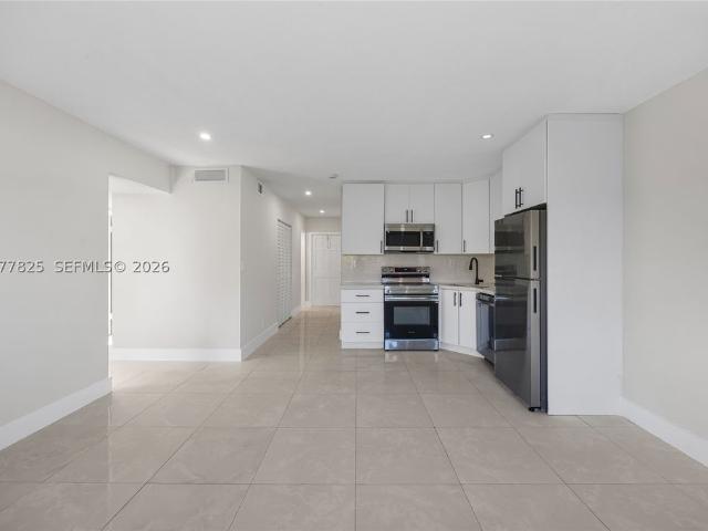 Luxury apartment complex for rent in Hollywood, United States