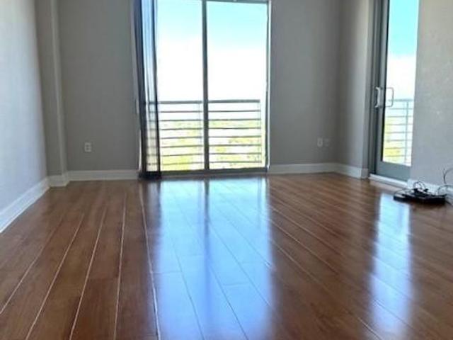 Luxury apartment complex for rent in Hollywood, United States
