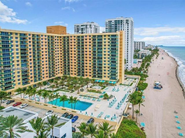 Luxury apartment complex for rent in Hollywood, United States