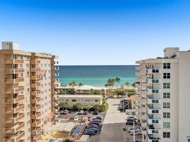 Luxury apartment complex for rent in Hollywood, United States