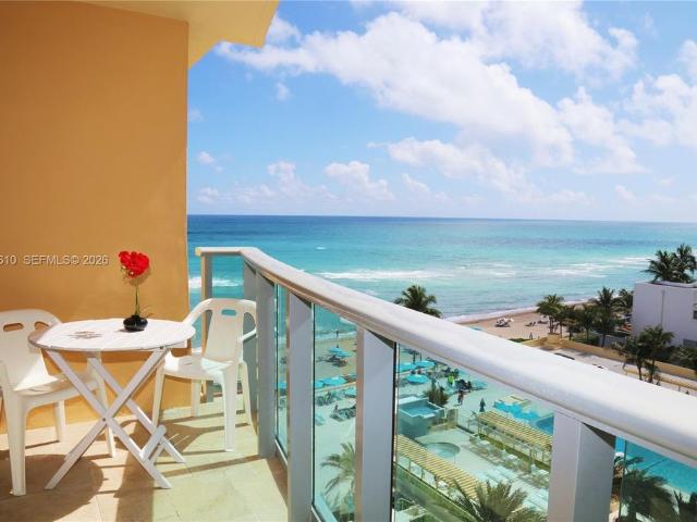 Luxury apartment complex for rent in Hollywood, United States