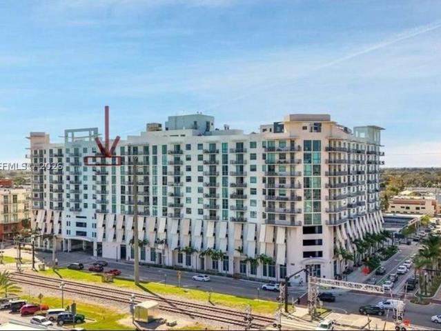 Luxury apartment complex for rent in Hollywood, United States