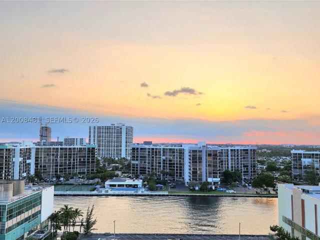 Luxury apartment complex for rent in Hollywood, United States