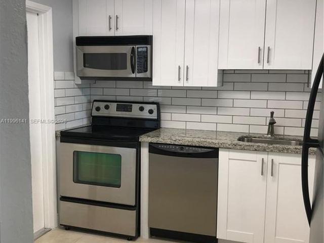 Luxury apartment complex for rent in Hollywood, United States