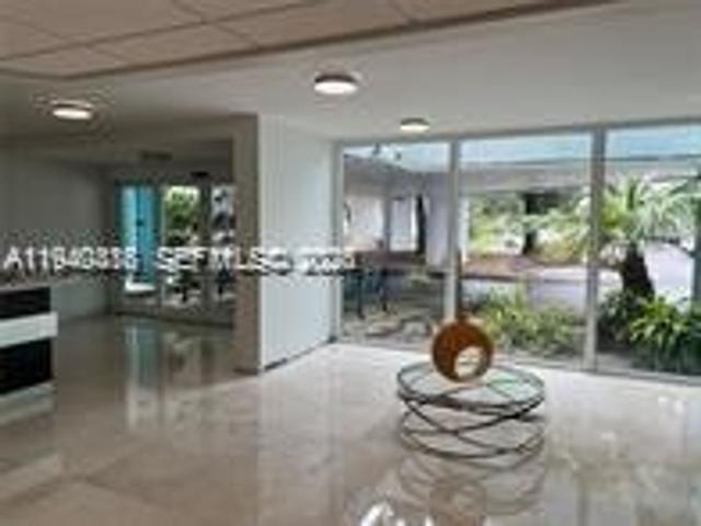 Luxury apartment complex for rent in Hollywood, Florida