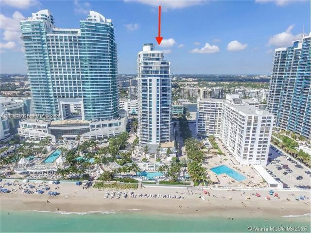 Luxury apartment complex for rent in Hollywood, United States