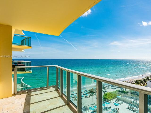 Luxury apartment complex for rent in Hollywood, United States