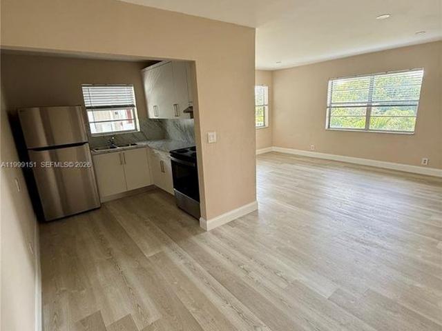Luxury apartment complex for rent in Hollywood, United States