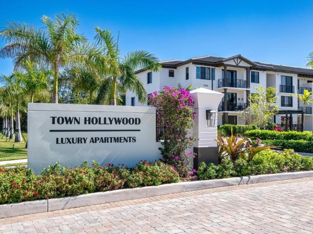 Luxury apartment complex for rent in Hollywood, United States