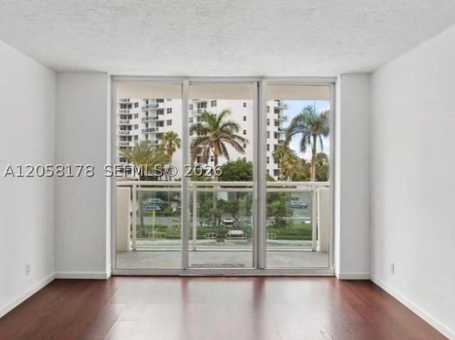 Luxury apartment complex for rent in Hollywood, United States