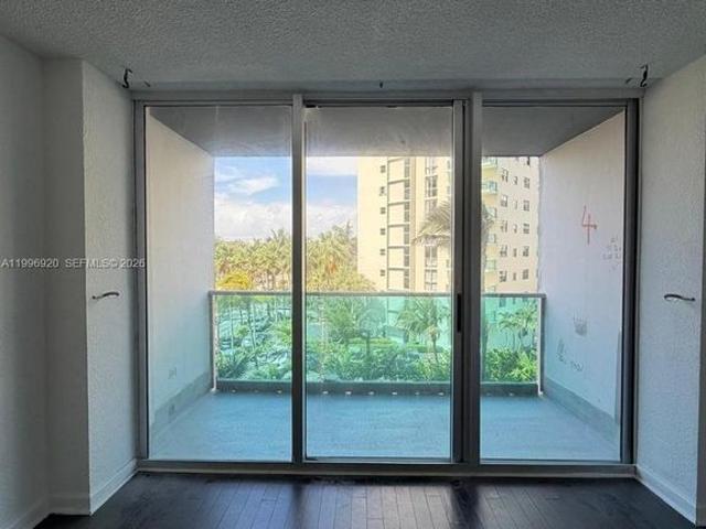 Luxury apartment complex for rent in Hollywood, United States