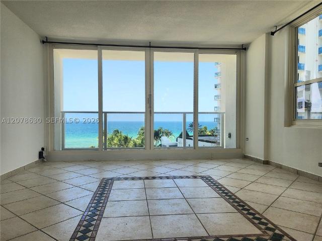 Luxury apartment complex for rent in Hollywood, United States