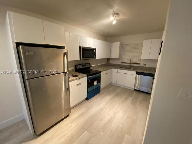 Luxury apartment complex for rent in Hollywood, United States