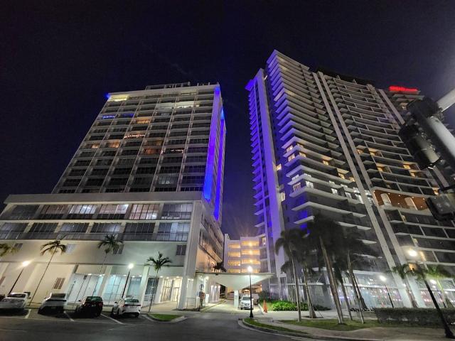 Luxury apartment complex for rent in Hollywood, United States